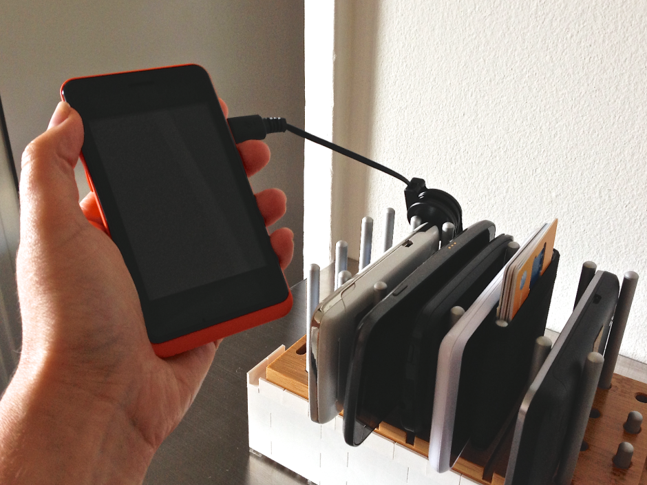 DIY 6 device USB charging rack with MODO and LEGOs – Lisa Brewster
